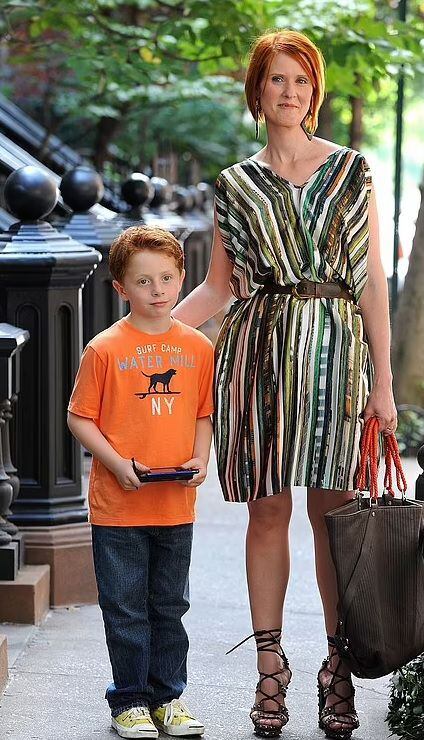 “Brady”, “Lily” y “Rose”, los hijos de “Miranda” y “Charlotte”, hacen ...