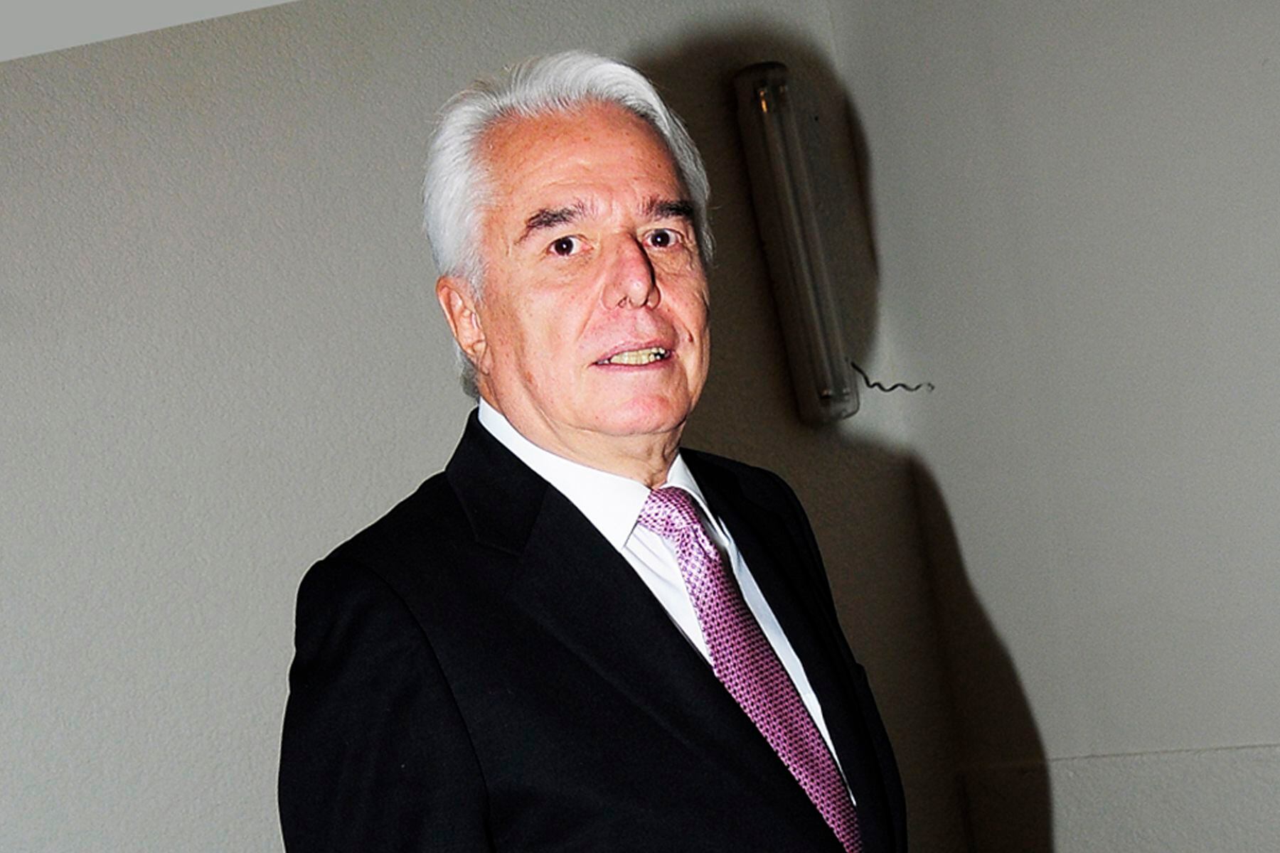 Enrique Guzmán se niega a hablar tras polémica por el hijo de Mayela ...