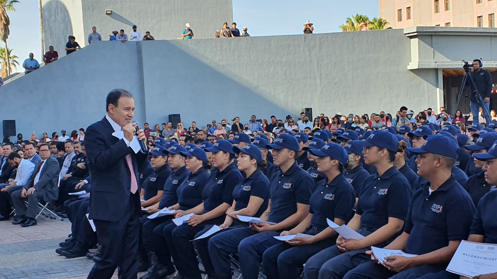 Se gradúa generación Beta del Isspe; buscarán regresarle la ...