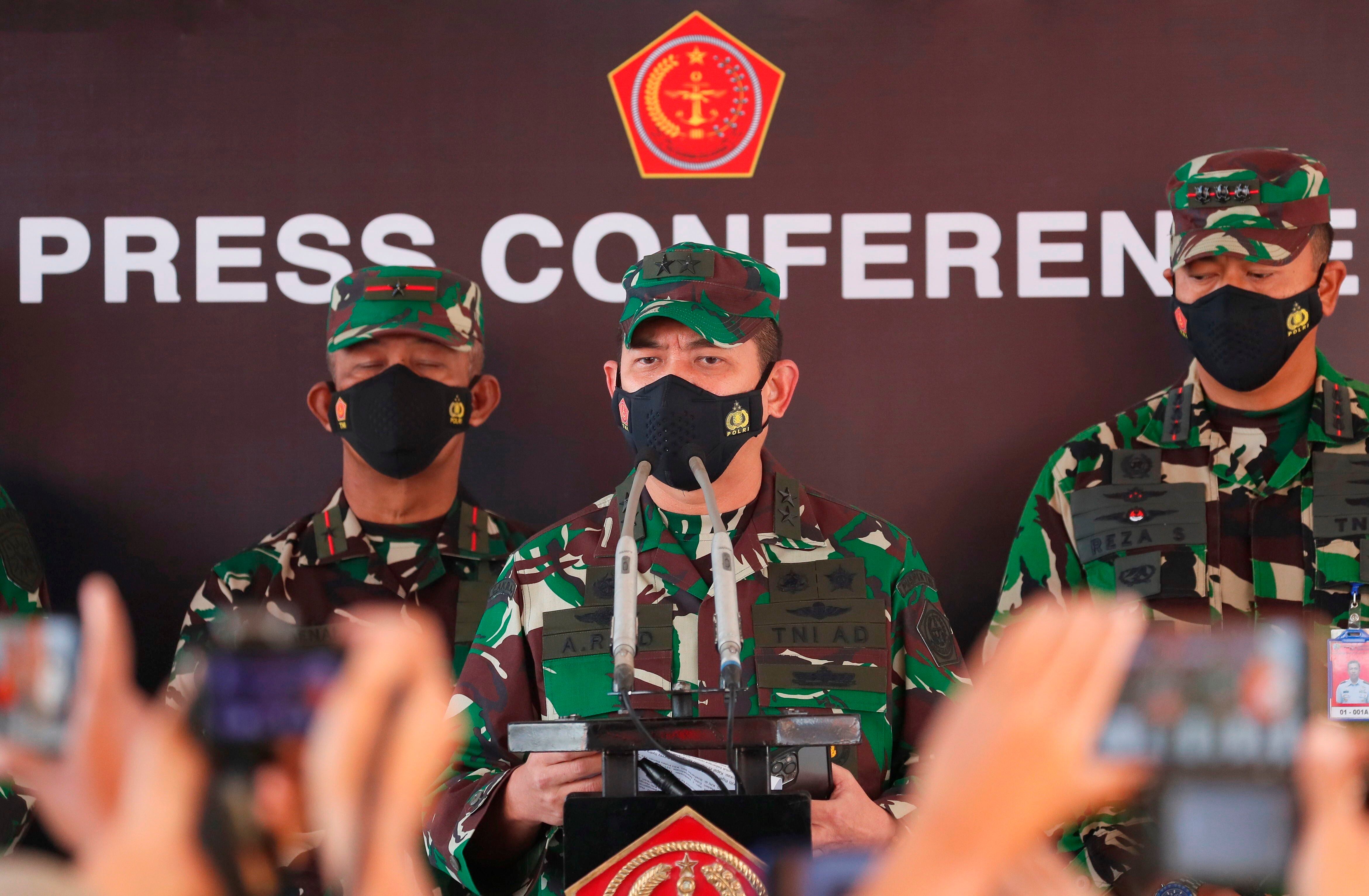 Submarino KRI Nanggala-402 desaparecido en Indonesia: Le quedan pocas ...