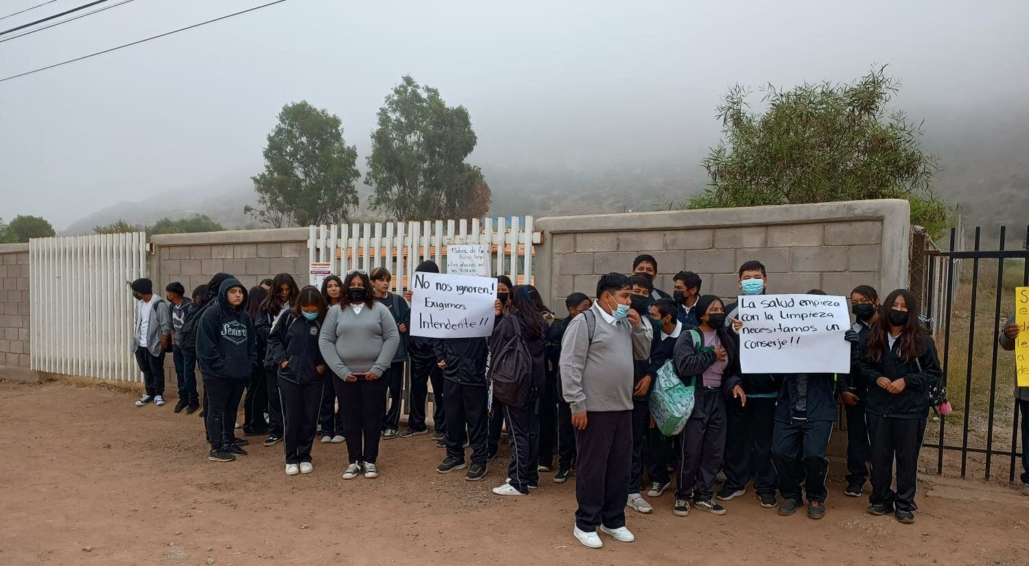 Padres de familia cierran telesecundaria en Ensenada por falta de ... Padres de familia cierran telesecundaria en Ensenada por falta de ...