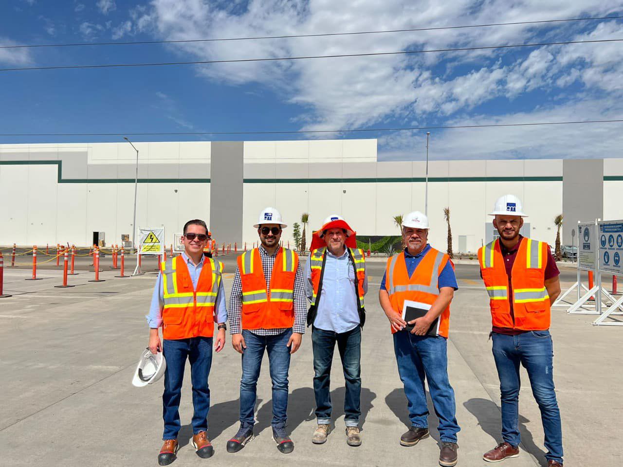 Realiza director de CESPM, recorrido por el Parque Industrial Calafia 2 ...